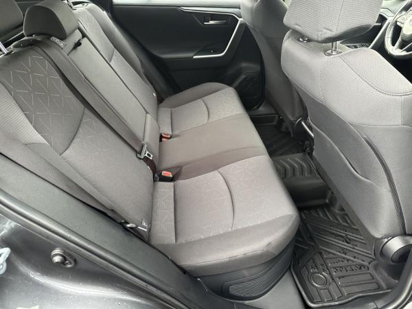 Toyota RAV4 2019 in Vilnius, with an engine capacity of 2.50 L and mileage of 60 thousand km for 25500 €, photo 5 on AUTOMOTO.COM.LV