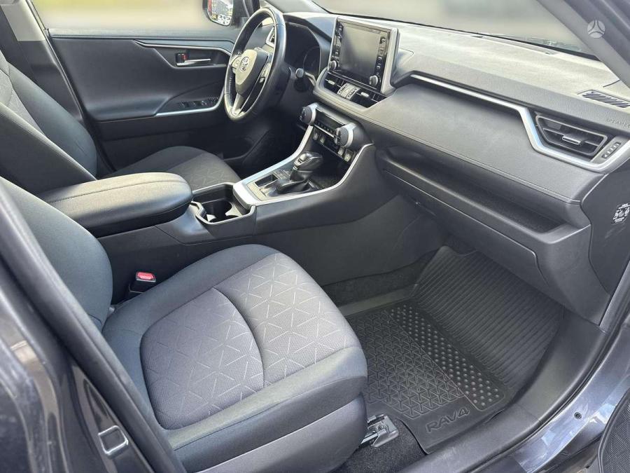 Toyota RAV4 2019 in Klaipeda, with an engine capacity of 2.00 L and mileage of 132 thousand km for 21900 €, photo 26 on AUTOMOTO.COM.LV