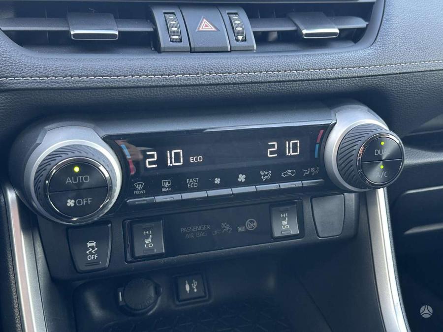Toyota RAV4 2019 in Kaunas, with an engine capacity of 2.50 L and mileage of 110 thousand km for 24971 €, photo 26 on AUTOMOTO.COM.LV