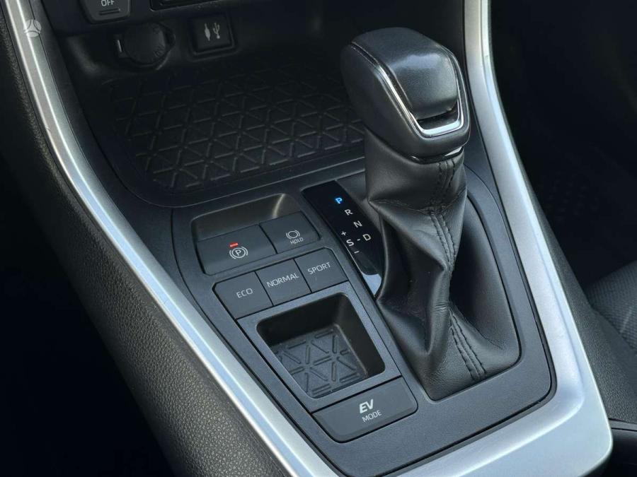 Toyota RAV4 2019 in Kaunas, with an engine capacity of 2.50 L and mileage of 110 thousand km for 24971 €, photo 29 on AUTOMOTO.COM.LV