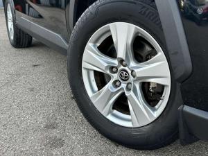 Toyota RAV4 2019 in Kaunas, with an engine capacity of 2.50 L and mileage of 110 thousand km for 24971 €, photo 32 on AUTOMOTO.COM.LV