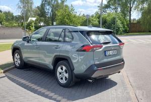 Toyota RAV4 2020 in Ogre, with an engine capacity of 2.00 L and mileage of 52 thousand km for 23500 €, photo 1 on AUTOMOTO.COM.LV