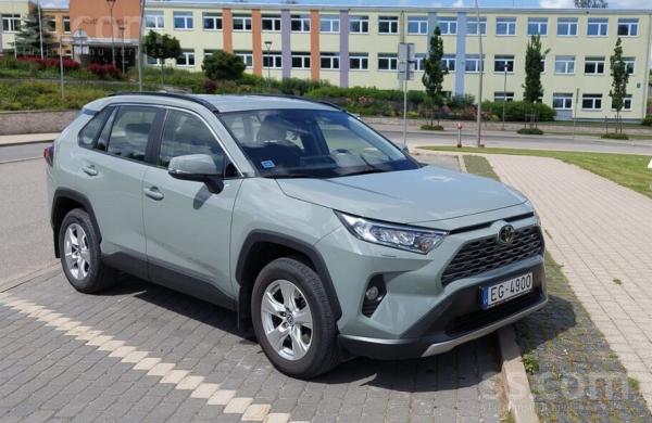 Toyota RAV4 2020 in Ogre, with an engine capacity of 2.00 L and mileage of 52 thousand km for 23500 €, photo 2 on AUTOMOTO.COM.LV