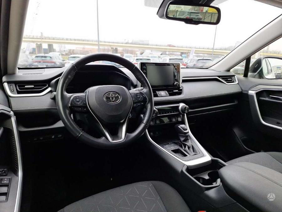 Toyota RAV4 2020 in Klaipeda, with an engine capacity of 2.00 L and mileage of 73 thousand km for 23991 €, photo 19 on AUTOMOTO.COM.LV