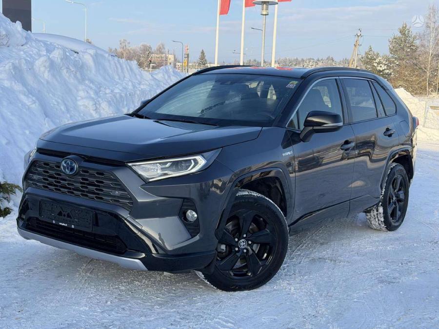 Toyota RAV4 2020 in Vilnius, with an engine capacity of 2.49 L and mileage of 150 thousand km for 26777 €, photo 1 on AUTOMOTO.COM.LV