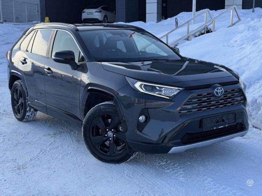 Toyota RAV4 2020 in Vilnius, with an engine capacity of 2.49 L and mileage of 150 thousand km for 26777 €, photo 8 on AUTOMOTO.COM.LV