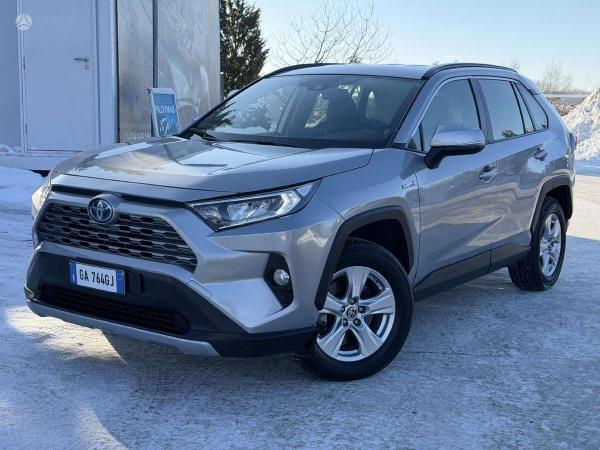 Toyota RAV4 2020 in Vilnius, with an engine capacity of 2.49 L and mileage of 122 thousand km for 24999 €, photo 1 on AUTOMOTO.COM.LV