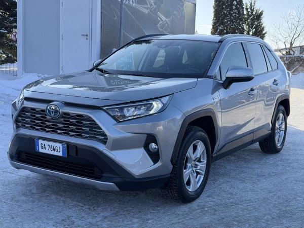 Toyota RAV4 2020 in Vilnius, with an engine capacity of 2.49 L and mileage of 122 thousand km for 24999 €, photo 2 on AUTOMOTO.COM.LV