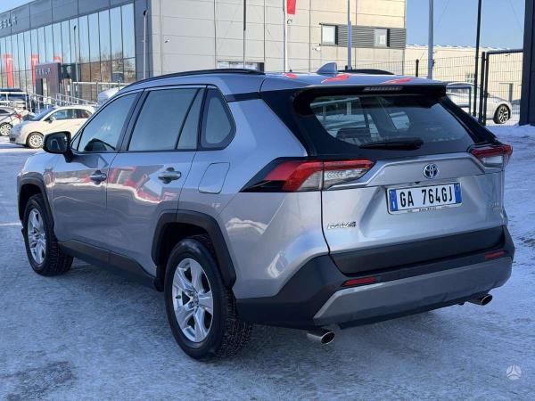 Toyota RAV4 2020 in Vilnius, with an engine capacity of 2.49 L and mileage of 122 thousand km for 24999 €, photo 4 on AUTOMOTO.COM.LV