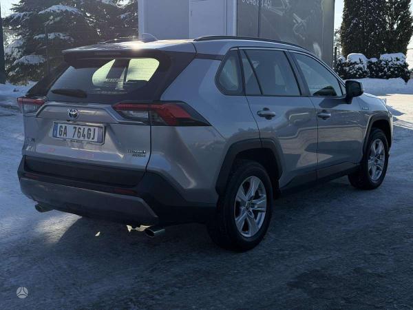Toyota RAV4 2020 in Vilnius, with an engine capacity of 2.49 L and mileage of 122 thousand km for 24999 €, photo 5 on AUTOMOTO.COM.LV