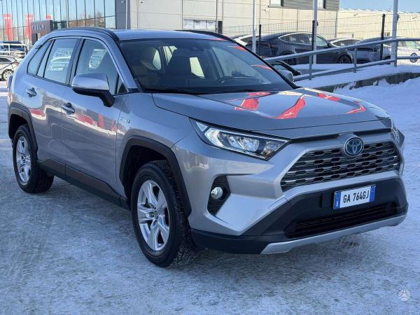 Toyota RAV4 2020 in Vilnius, with an engine capacity of 2.49 L and mileage of 122 thousand km for 24999 €, photo 7 on AUTOMOTO.COM.LV