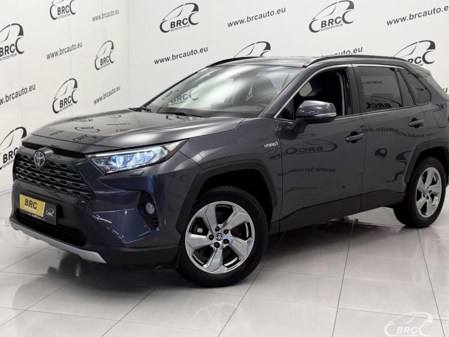 Toyota RAV4 2020 in Vilnius, with an engine capacity of 2.49 L and mileage of 68 thousand km for 26900 €, photo 1 on AUTOMOTO.COM.LV