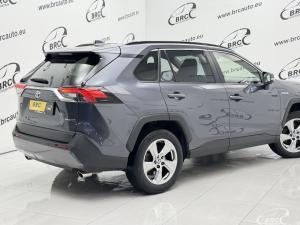 Toyota RAV4 2020 in Vilnius, with an engine capacity of 2.49 L and mileage of 68 thousand km for 26900 €, photo 3 on AUTOMOTO.COM.LV