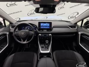 Toyota RAV4 2020 in Vilnius, with an engine capacity of 2.49 L and mileage of 68 thousand km for 26900 €, photo 4 on AUTOMOTO.COM.LV