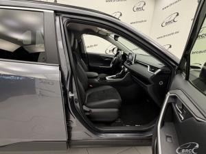 Toyota RAV4 2020 in Vilnius, with an engine capacity of 2.49 L and mileage of 68 thousand km for 26900 €, photo 5 on AUTOMOTO.COM.LV