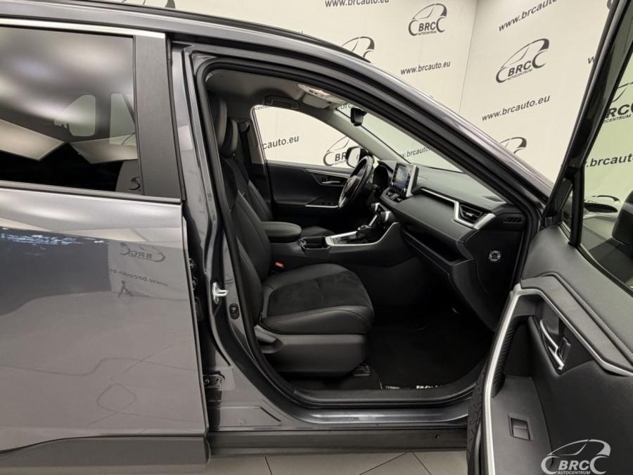Toyota RAV4 2020 in Vilnius, with an engine capacity of 2.49 L and mileage of 68 thousand km for 26900 €, photo 5 on AUTOMOTO.COM.LV
