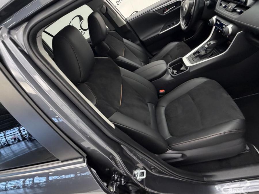 Toyota RAV4 2020 in Vilnius, with an engine capacity of 2.49 L and mileage of 68 thousand km for 26900 €, photo 6 on AUTOMOTO.COM.LV