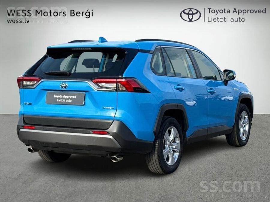 Toyota RAV4 2020 in Riga, with an engine capacity of 2.50 L and mileage of 132 thousand km for 24990 €, photo 3 on AUTOMOTO.COM.LV