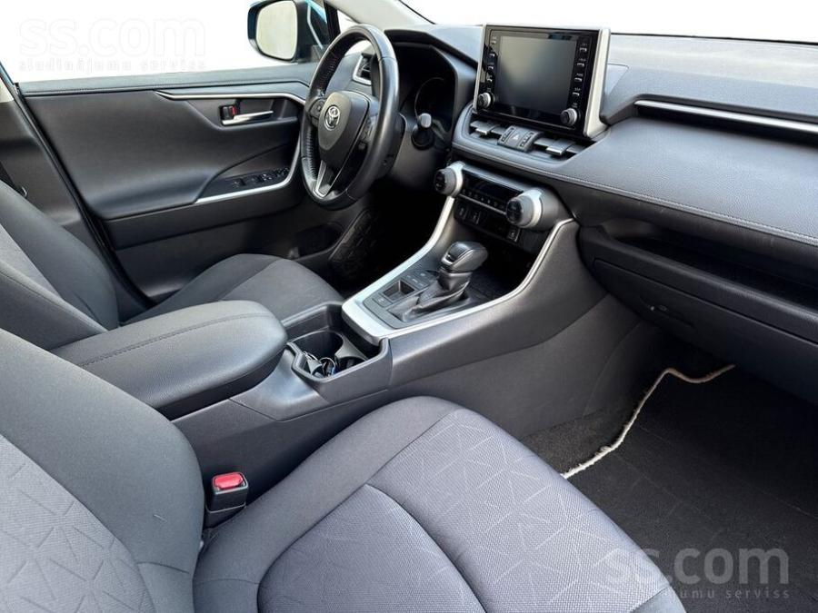 Toyota RAV4 2020 in Riga, with an engine capacity of 2.50 L and mileage of 132 thousand km for 24990 €, photo 7 on AUTOMOTO.COM.LV