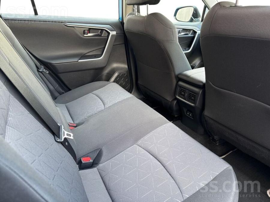 Toyota RAV4 2020 in Riga, with an engine capacity of 2.50 L and mileage of 132 thousand km for 24990 €, photo 8 on AUTOMOTO.COM.LV