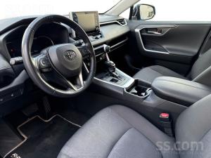 Toyota RAV4 2020 in Riga, with an engine capacity of 2.50 L and mileage of 132 thousand km for 24990 €, photo 12 on AUTOMOTO.COM.LV