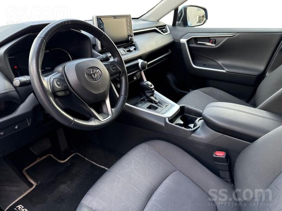 Toyota RAV4 2020 in Riga, with an engine capacity of 2.50 L and mileage of 132 thousand km for 24990 €, photo 12 on AUTOMOTO.COM.LV