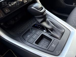 Toyota RAV4 2020 in Riga, with an engine capacity of 2.50 L and mileage of 132 thousand km for 24990 €, photo 20 on AUTOMOTO.COM.LV