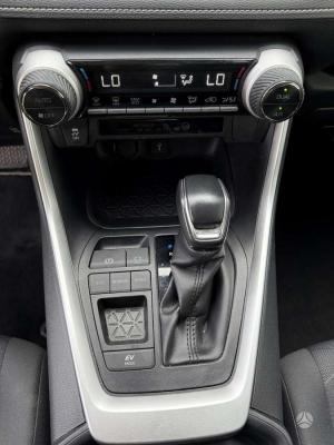 Toyota RAV4 2020 in Vilnius, with an engine capacity of 2.49 L and mileage of 84 thousand km for 24777 €, photo 15 on AUTOMOTO.COM.LV