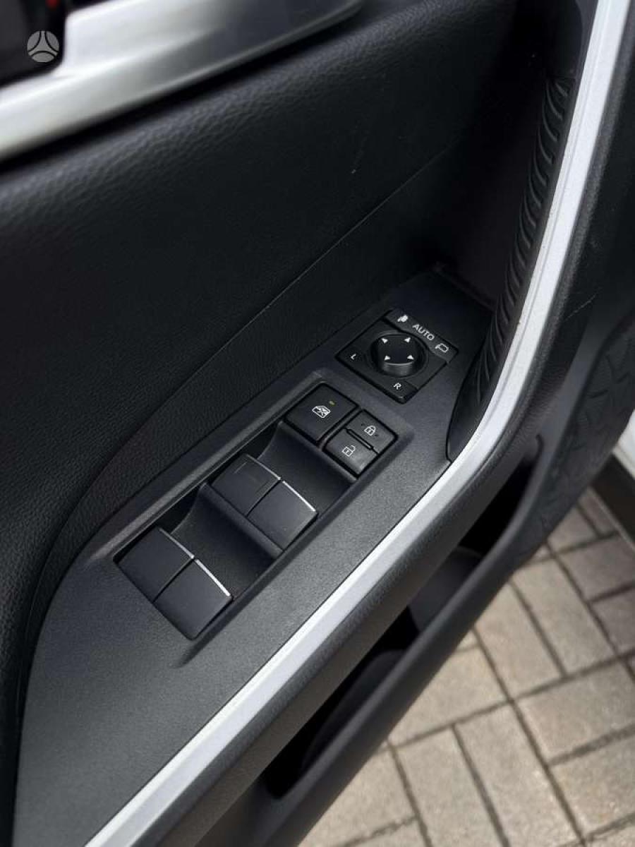 Toyota RAV4 2020 in Vilnius, with an engine capacity of 2.49 L and mileage of 84 thousand km for 24777 €, photo 18 on AUTOMOTO.COM.LV