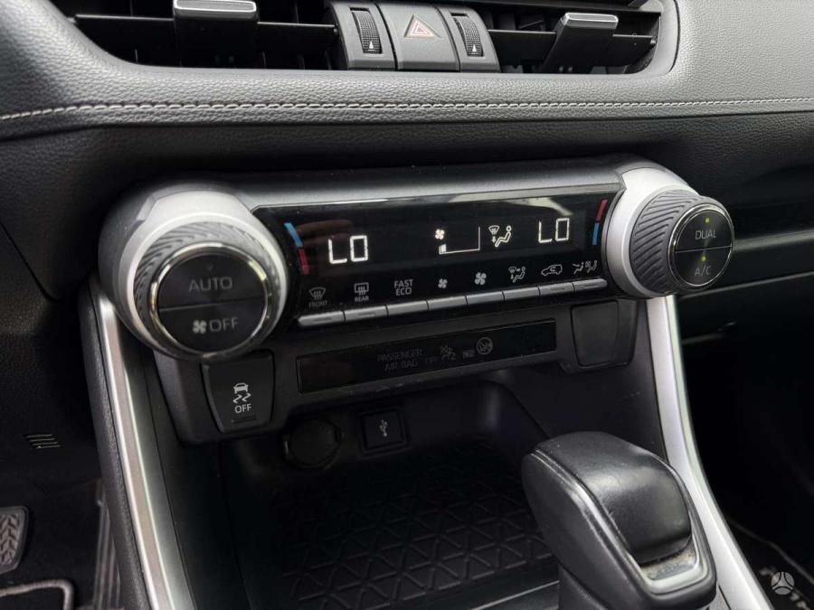 Toyota RAV4 2020 in Vilnius, with an engine capacity of 2.49 L and mileage of 84 thousand km for 24777 €, photo 21 on AUTOMOTO.COM.LV