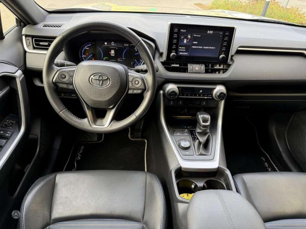 Toyota RAV4 2020 in Vilnius, with an engine capacity of 2.49 L and mileage of 100 thousand km for 30555 €, photo 8 on AUTOMOTO.COM.LV