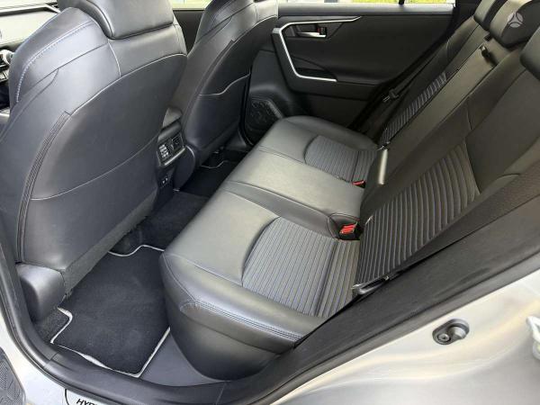 Toyota RAV4 2020 in Vilnius, with an engine capacity of 2.49 L and mileage of 100 thousand km for 30555 €, photo 10 on AUTOMOTO.COM.LV