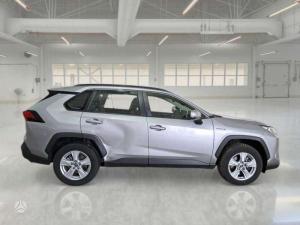 Toyota RAV4 2021 in Kaunas, with an engine capacity of 2.49 L and mileage of 210 thousand km for 17908 €, photo 3 on AUTOMOTO.COM.LV