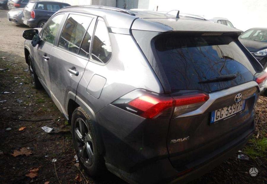 Toyota RAV4 2021 in Kaunas, with an engine capacity of 2.49 L and mileage of 100 thousand km for 10800 €, photo 4 on AUTOMOTO.COM.LV