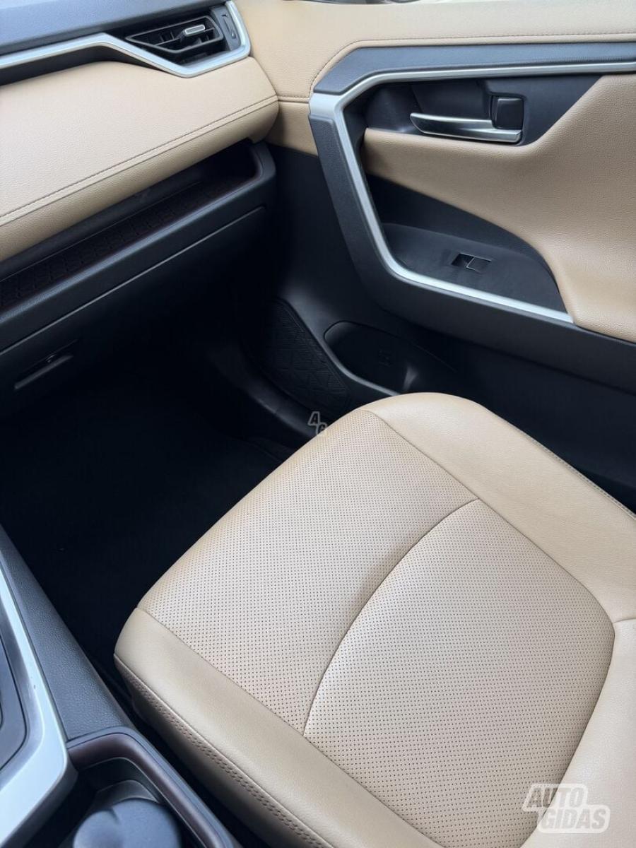 Toyota RAV4 2021 Viļņa, ar dzinēja tilpumu 2.00 L un nobraukumu 71 tūkst. km par 31500 €, foto 25 vietnē AUTOMOTO.COM.LV