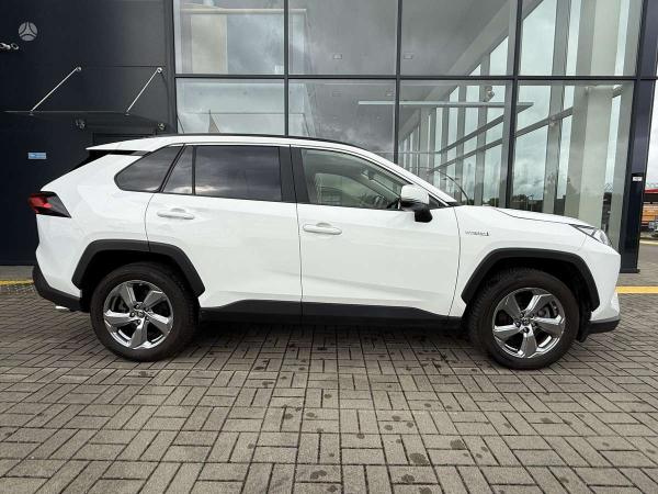 Toyota RAV4 2021 in Vilnius, with an engine capacity of 2.49 L and mileage of 137 thousand km for 23888 €, photo 6 on AUTOMOTO.COM.LV