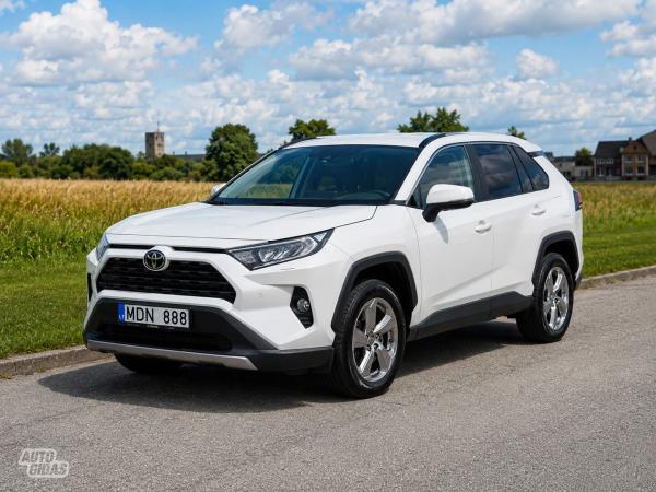 Toyota RAV4 2021 in Kretinga, with an engine capacity of 2.00 L and mileage of 99 thousand km for 23500 €, photo 1 on AUTOMOTO.COM.LV