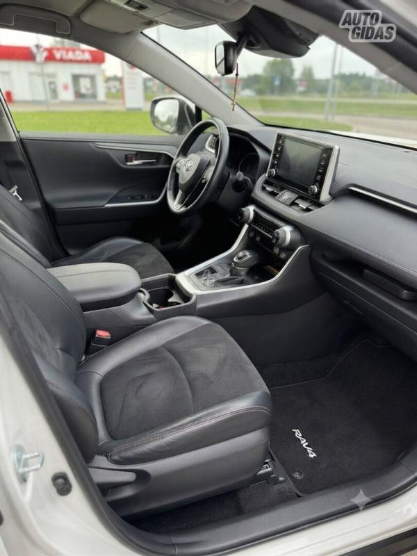 Toyota RAV4 2021 in Kretinga, with an engine capacity of 2.00 L and mileage of 99 thousand km for 23500 €, photo 6 on AUTOMOTO.COM.LV