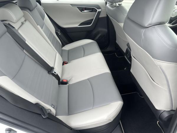 Toyota RAV4 2021 in Vilnius, with an engine capacity of 2.50 L and mileage of 156 thousand km for 28550 €, photo 5 on AUTOMOTO.COM.LV