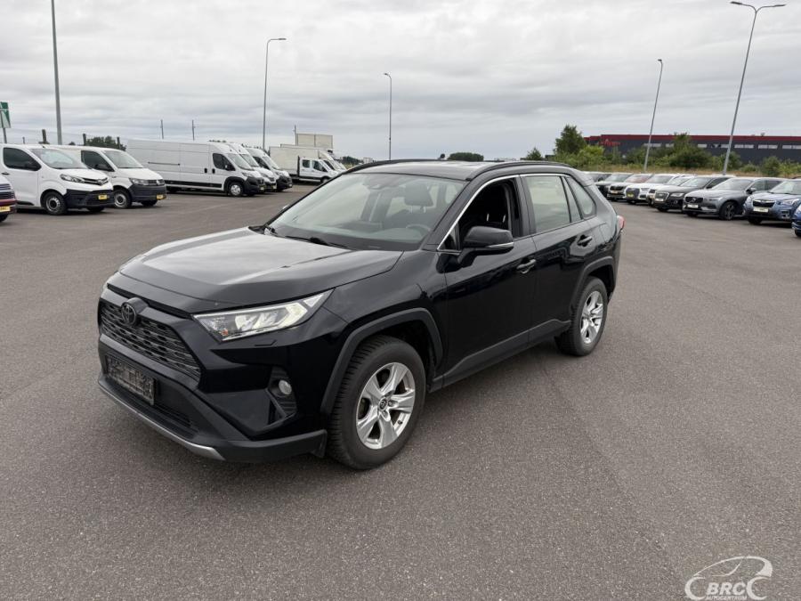 Toyota RAV4 2021 in Vilnius, with an engine capacity of 1.99 L and mileage of 183 thousand km for 16500 €, photo 1 on AUTOMOTO.COM.LV