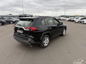 Toyota RAV4 2021 in Vilnius, with an engine capacity of 1.99 L and mileage of 183 thousand km for 16500 €, photo 5 on AUTOMOTO.COM.LV