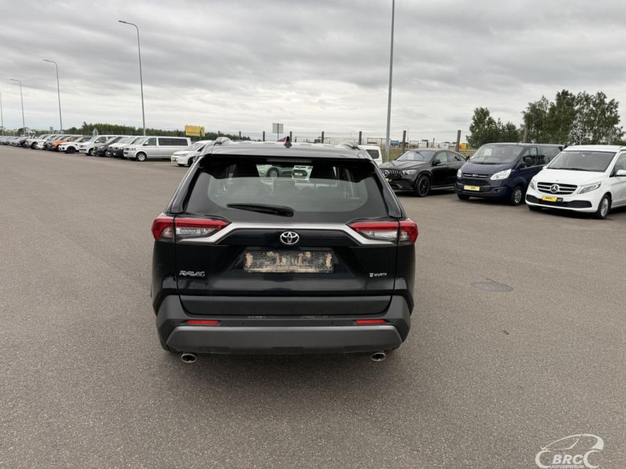 Toyota RAV4 2021 in Vilnius, with an engine capacity of 1.99 L and mileage of 183 thousand km for 16500 €, photo 6 on AUTOMOTO.COM.LV