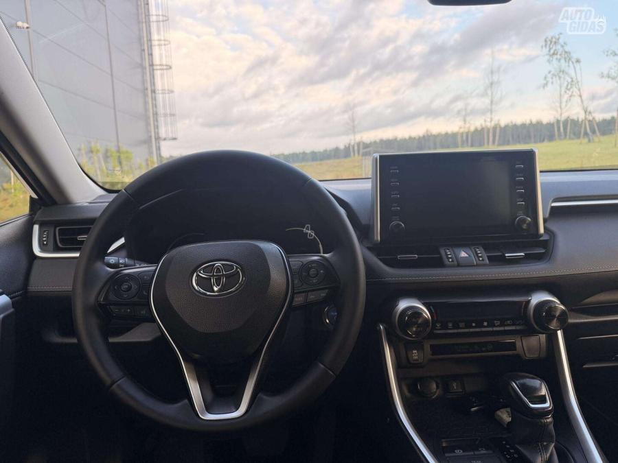 Toyota RAV4 2021 in Vilnius, with an engine capacity of 2.50 L and mileage of 117 thousand km for 26950 €, photo 18 on AUTOMOTO.COM.LV
