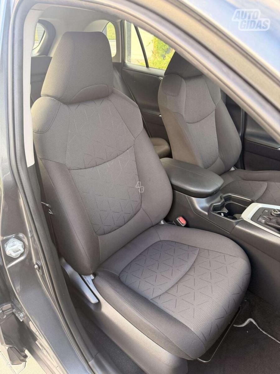 Toyota RAV4 2021 in Vilnius, with an engine capacity of 2.50 L and mileage of 117 thousand km for 26950 €, photo 29 on AUTOMOTO.COM.LV