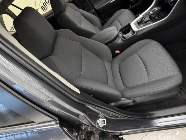 Toyota RAV4 2021 in Vilnius, with an engine capacity of 1.99 L and mileage of 95 thousand km for 23900 €, photo 6 on AUTOMOTO.COM.LV