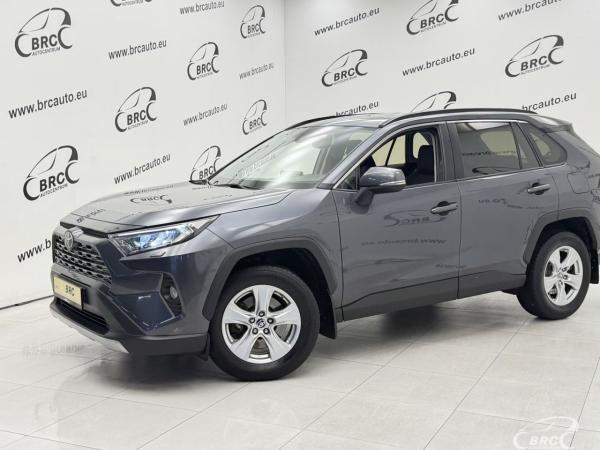 Toyota RAV4 2021 in Vilnius, with an engine capacity of 1.99 L and mileage of 95 thousand km for 23900 €, photo 1 on AUTOMOTO.COM.LV
