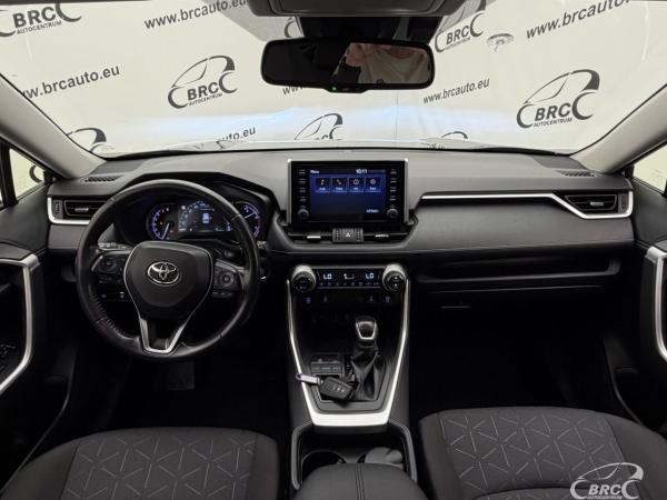 Toyota RAV4 2021 in Vilnius, with an engine capacity of 1.99 L and mileage of 95 thousand km for 23900 €, photo 4 on AUTOMOTO.COM.LV