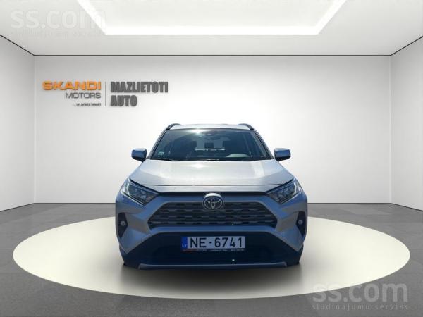 Toyota RAV4 2022 in Riga, with an engine capacity of 2.50 L and mileage of 112 thousand km for 27290 €, photo 2 on AUTOMOTO.COM.LV