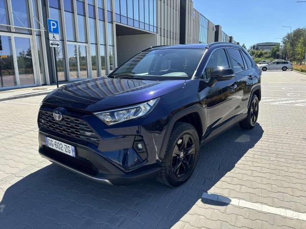 Toyota RAV4 2022 in Vilnius, with an engine capacity of 2.49 L and mileage of 79 thousand km for 26900 €, photo 1 on AUTOMOTO.COM.LV