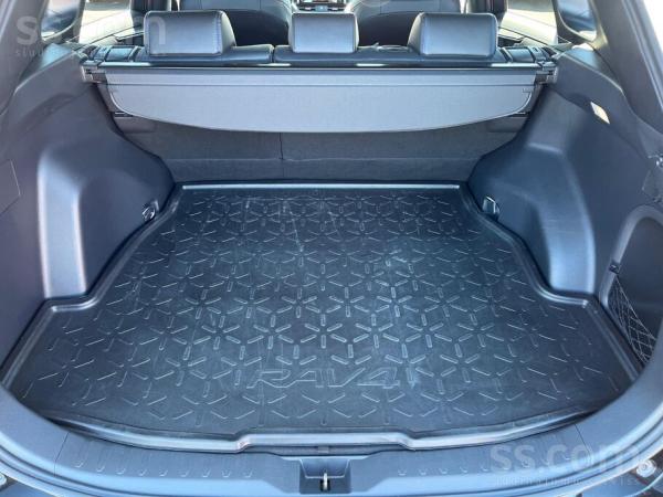 Toyota RAV4 2022 in Riga, with an engine capacity of 2.50 L and mileage of 79 thousand km for 33990 €, photo 10 on AUTOMOTO.COM.LV